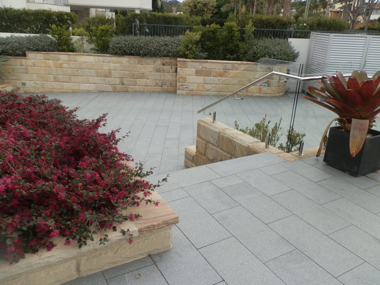 Project Galleries – Rock Wall Feature - Pacifico Stone