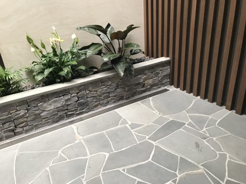 Project Galleries – Rock Wall Feature - Pacifico Stone