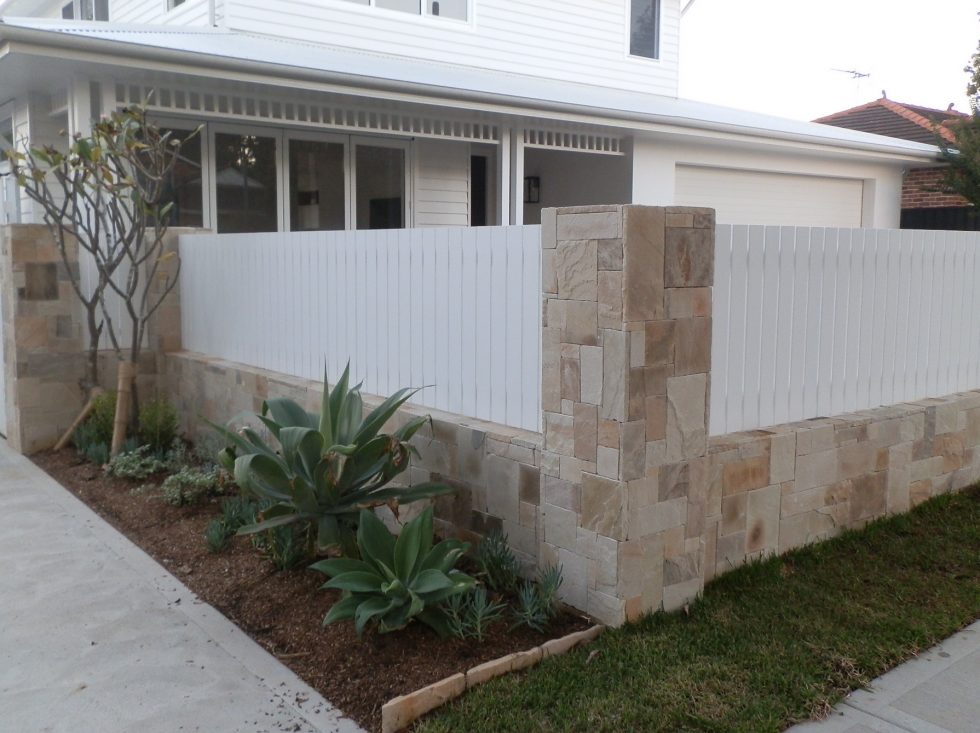 Project Galleries – Rock Wall Feature - Pacifico Stone