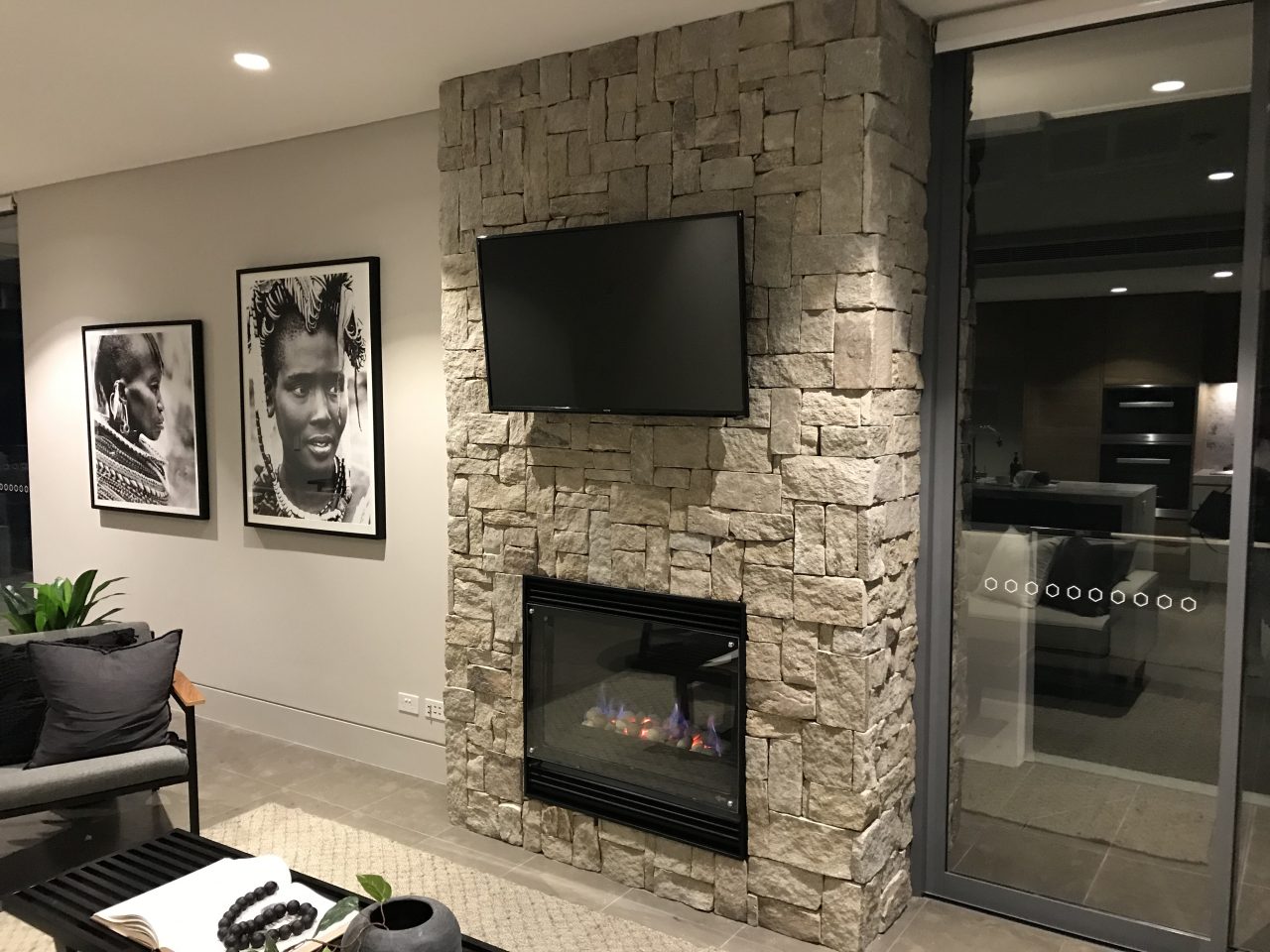 Project Galleries – Rock Wall Feature - Pacifico Stone