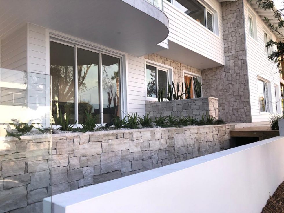 Project Galleries – Rock Wall Feature - Pacifico Stone