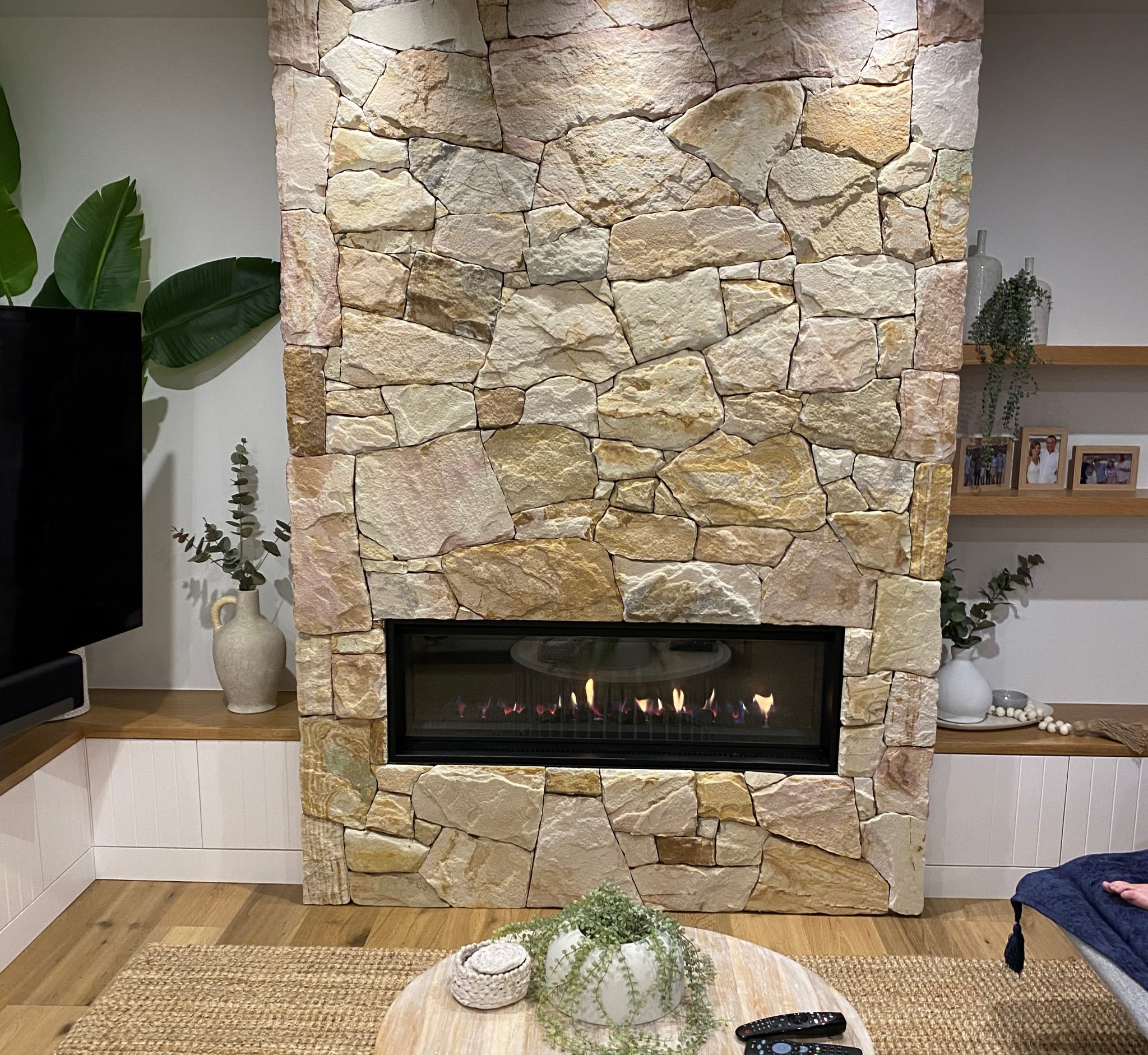 Project Galleries – Rock Wall Feature - Pacifico Stone